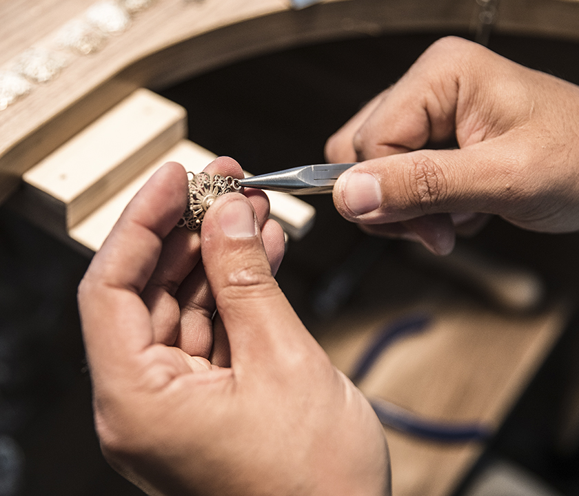 Elegant Customized diamond jewellery | Best Diamond jewellery | Charu ...